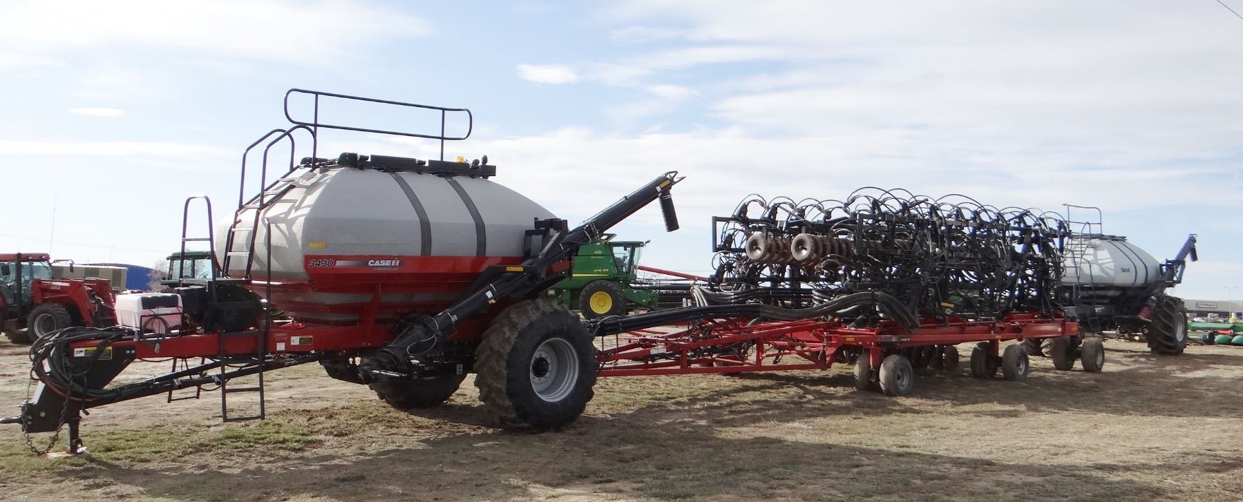 2012 CASE IH ATX700 air drill, 70’x10” spacing, w/Case IH 3430 TBT cart ...