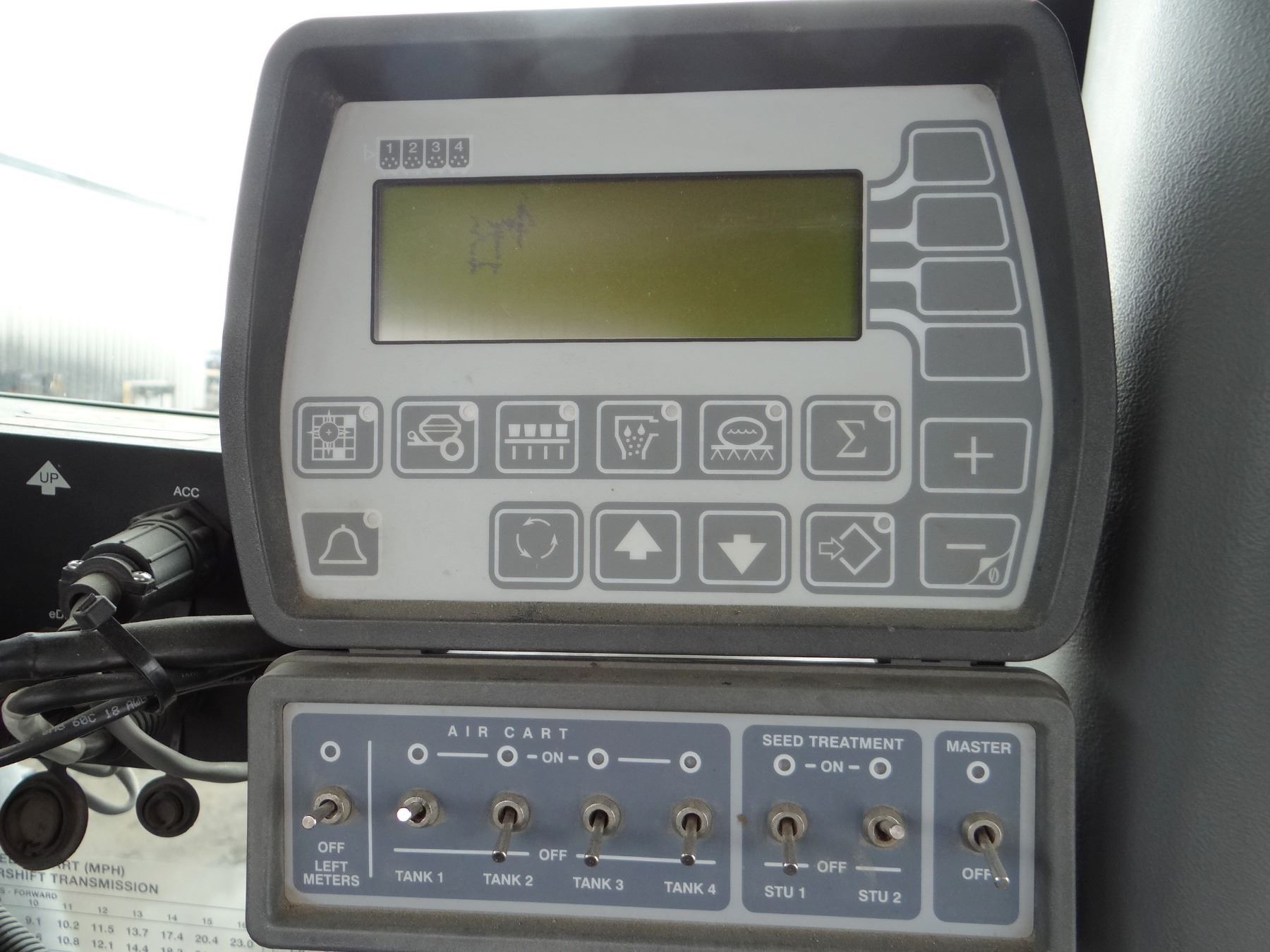 2012 CASE IH ATX700 air drill, 70’x10” spacing, w/Case IH 3430 TBT cart ...