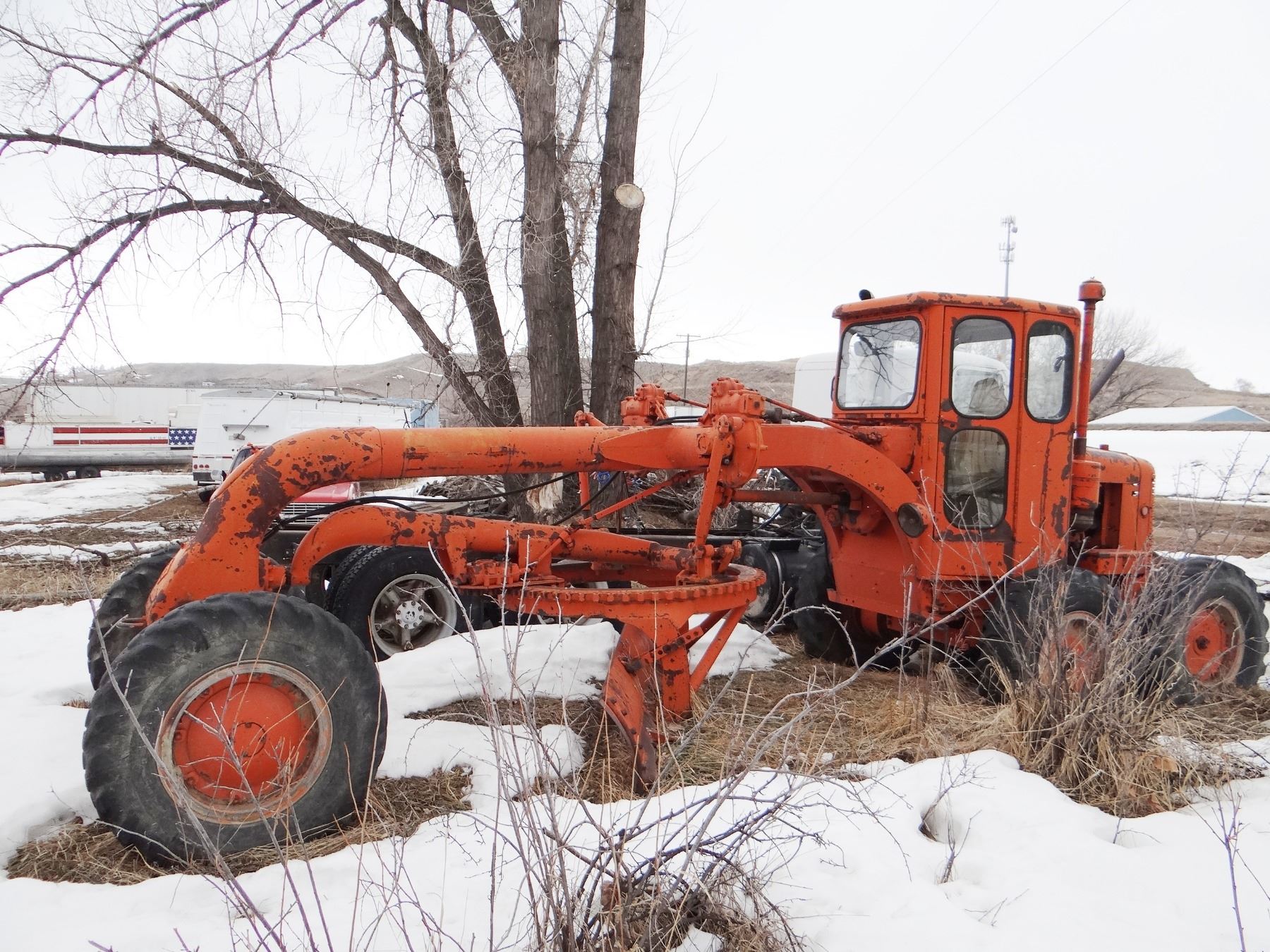Allis-Chalmers road grader, 6-stick, 3 cyl. Detroit diesel, 12’ blade ...
