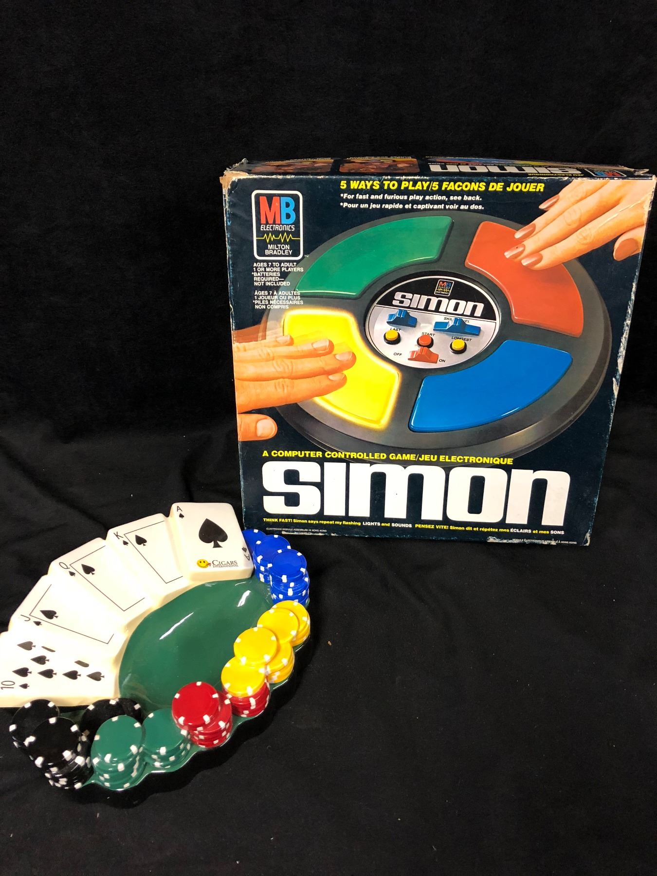 COMPUTER CONTROLLED SIMON GAME IN BOX W/ POKER THEMED CIGAR ASHTRAY