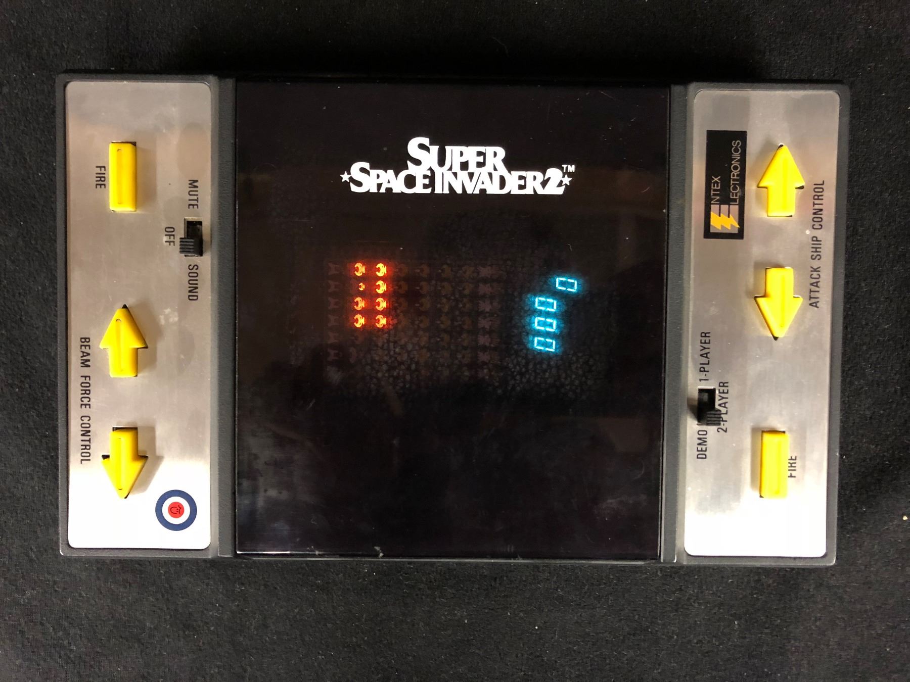 VINTAGE SUPER SPACE INVADERS 2 HAND HELD VIDEO GAME (WORKING)
