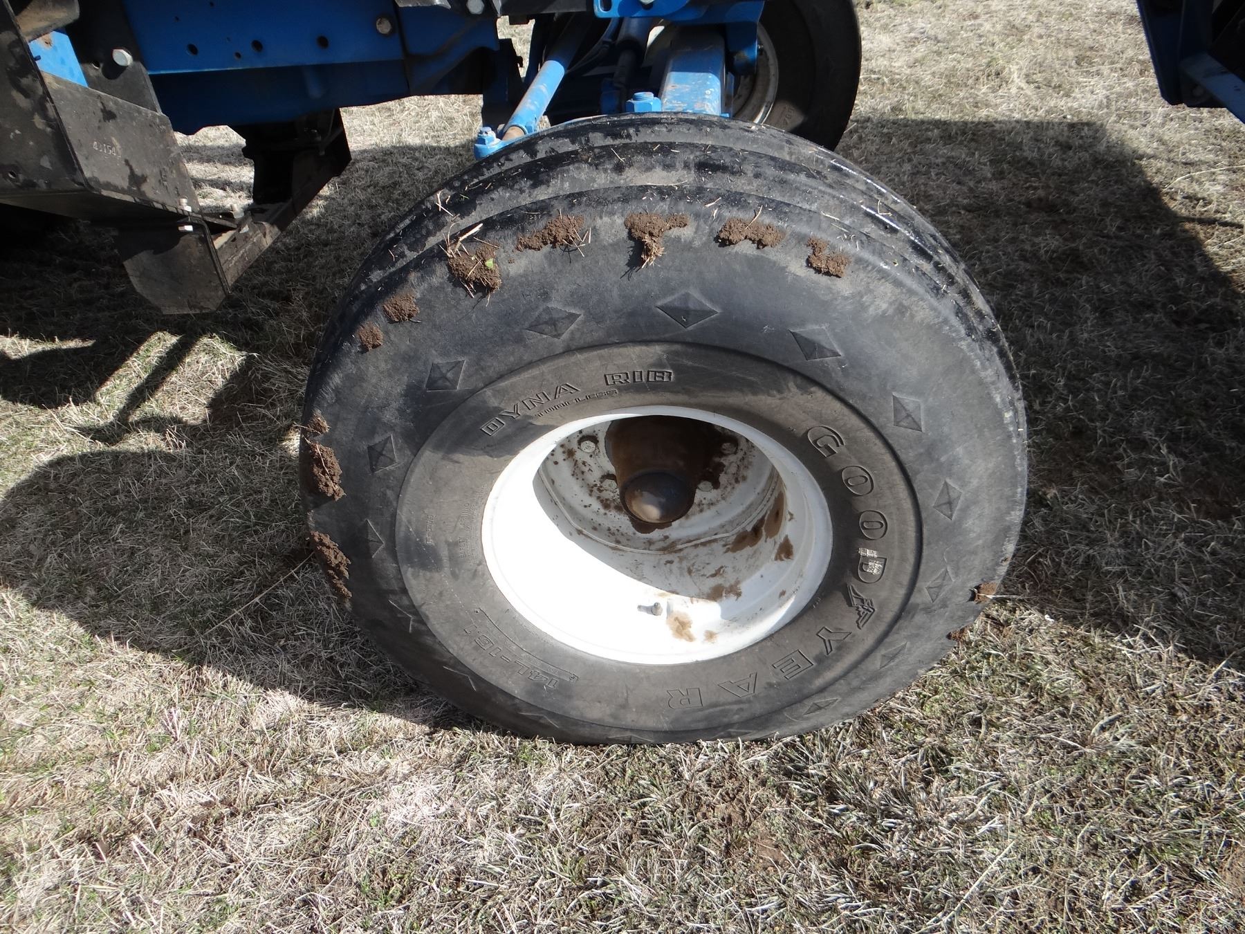 1993 Ford 8630 tractor w/Woods DuAl 275 loader, 120 pto hp, 1706 actual ...