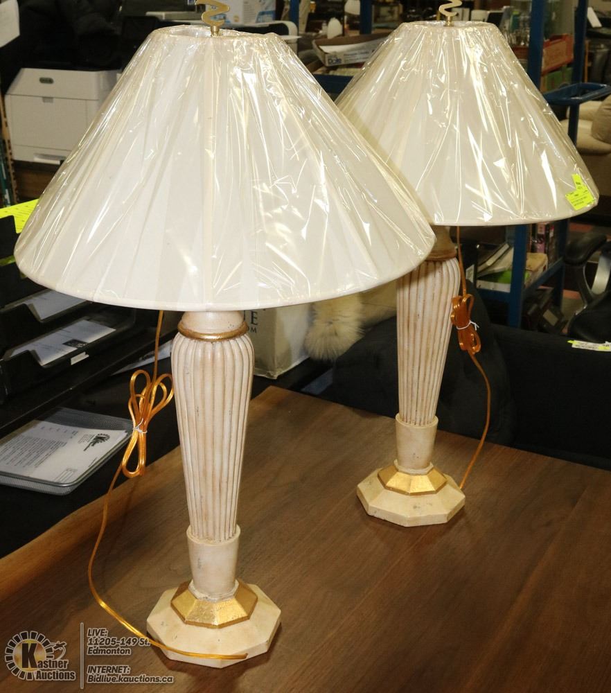 SET OF 2 IVORY COLOR TABLE LAMPS WITH SHADES