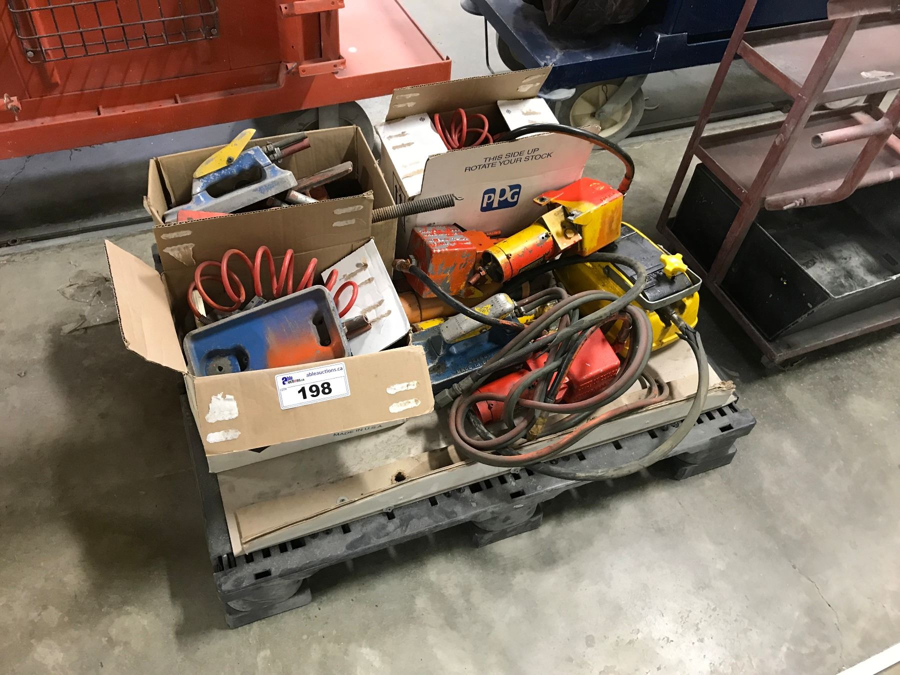 PALLET OF ASSORTED TOOLS pallet-of-assorted-tools