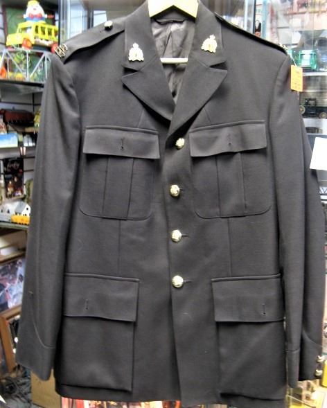 1960's era RCMP brown Tunic all original badges and buttons size 40