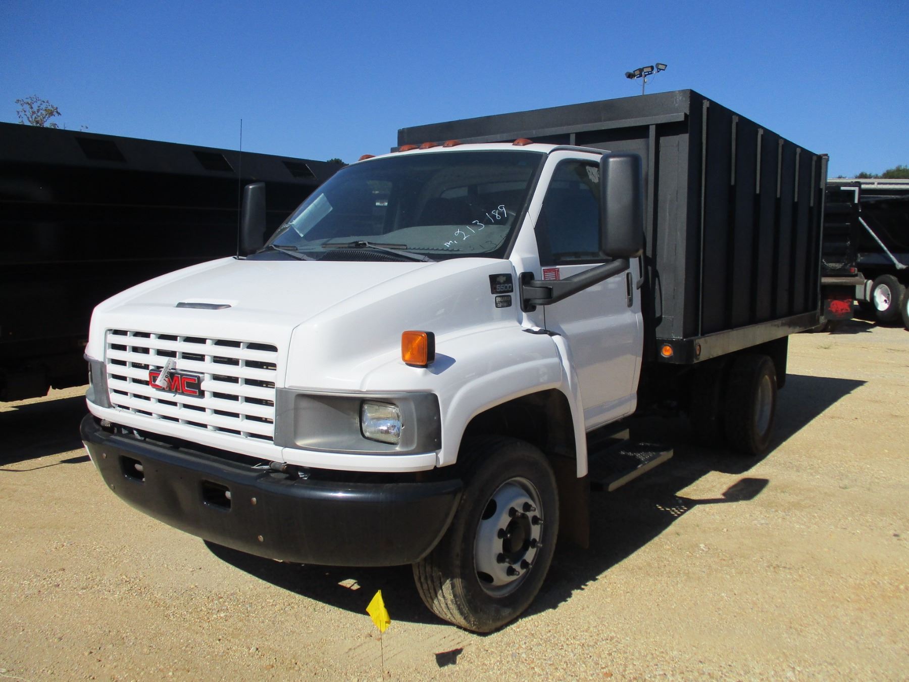 2006 GMC 5500 DUMP, VIN/SN:1GDE5C1256F421299 - S/A, DURAMAX DIESEL ENGINE, A/T, 12' DUMP BODY ...