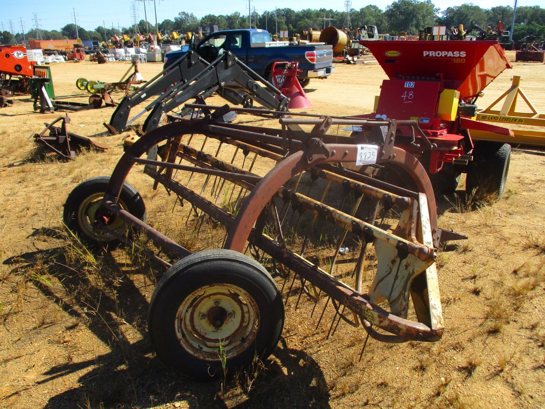 NEW HOLLAND 256 HAY RACK, (C3)