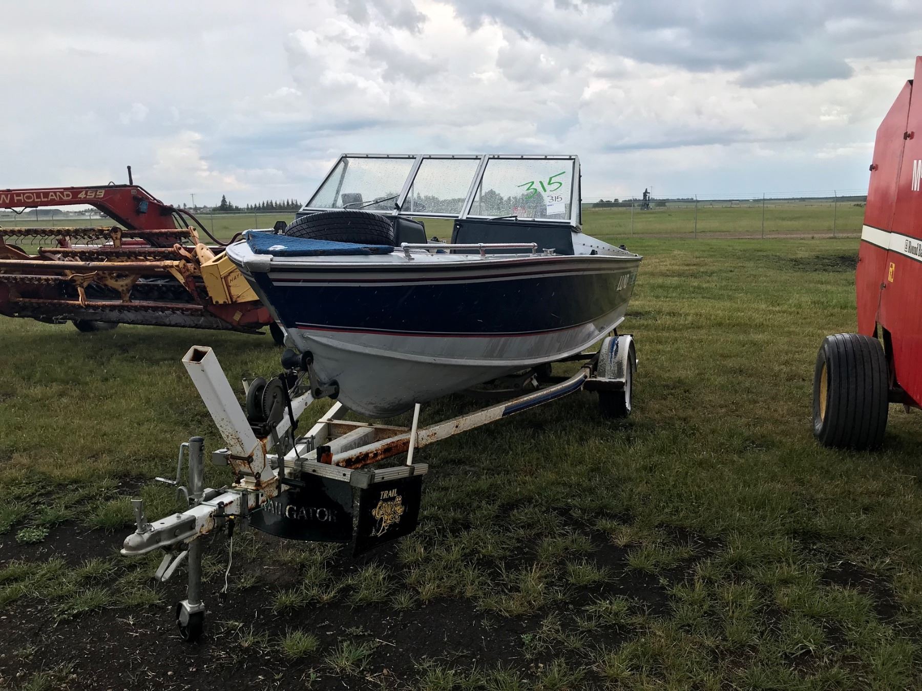 1991 LUND 1650 TYEE C/W JOHNSON GT 100 MOTOR & EZ LOADER TRAILER,