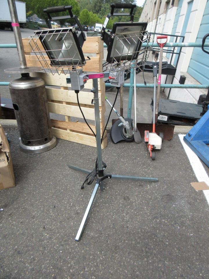 Halogen Work Light on Tripod Stand