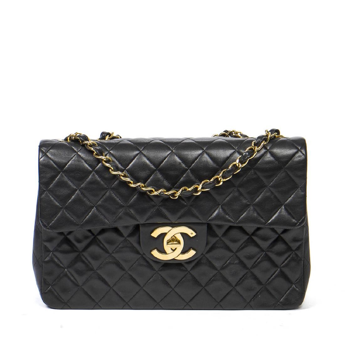 CHANEL Maxi Jumbo