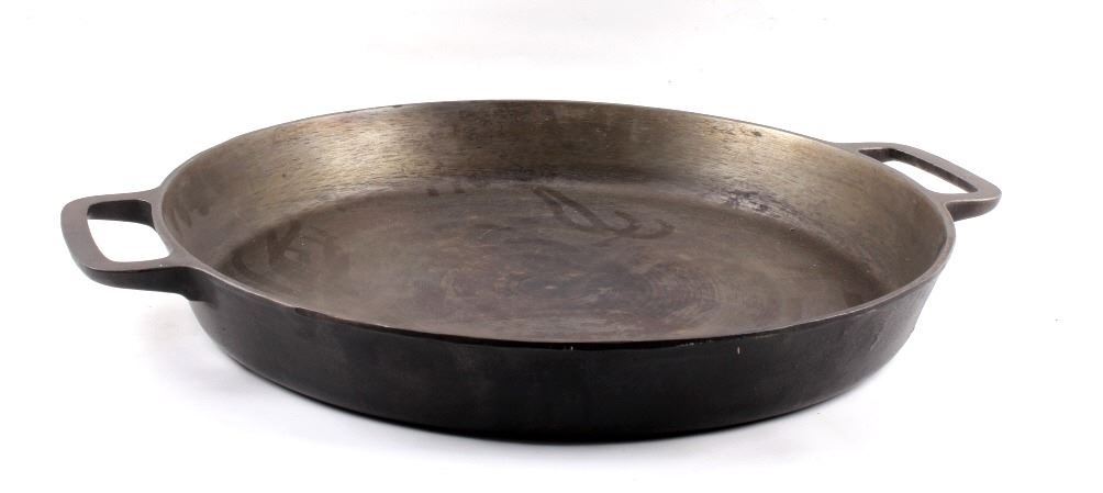 Large Griswold Cast Iron "Hotel" Skillet