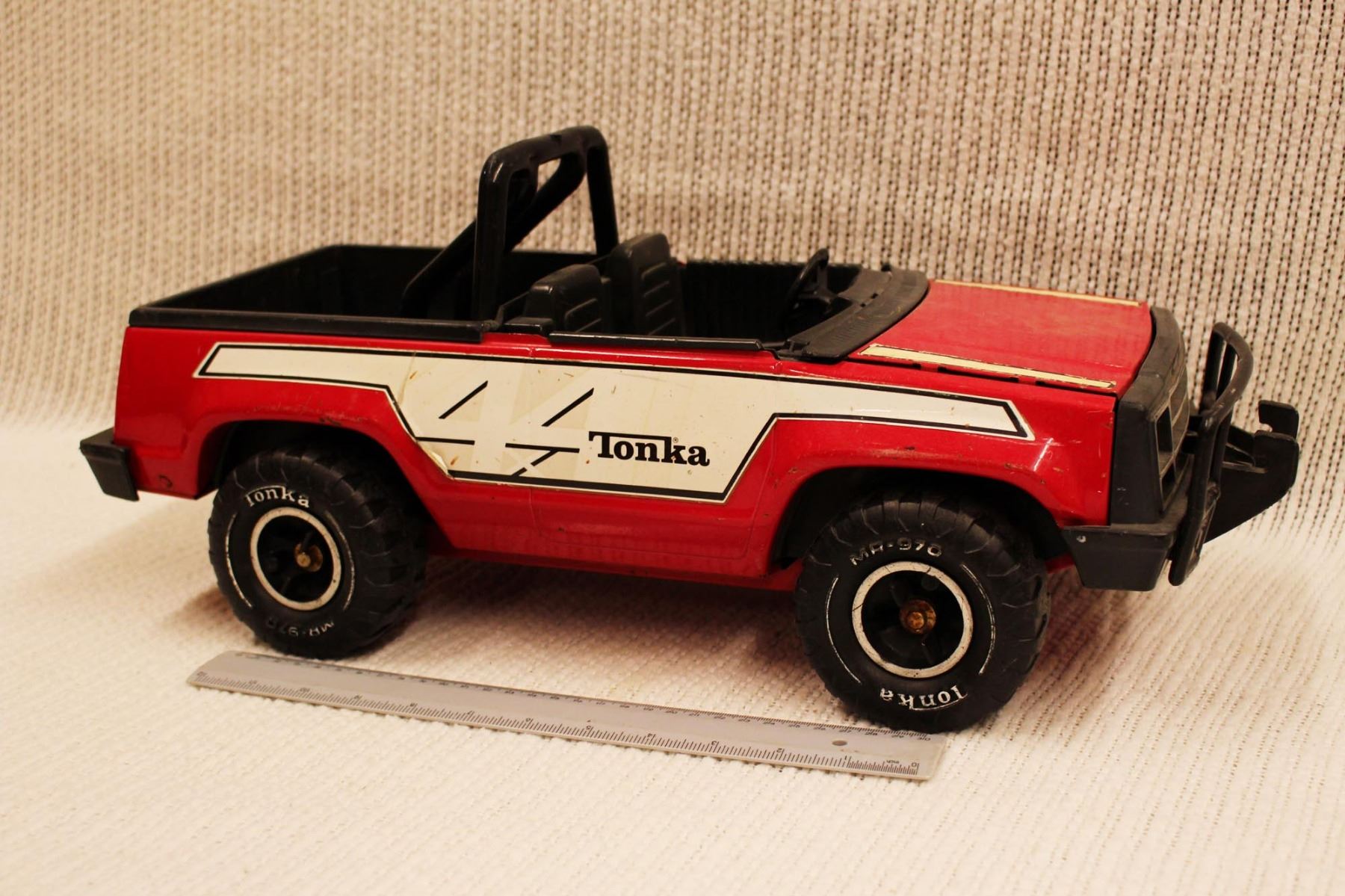 Vintage Metal Tonka SUV