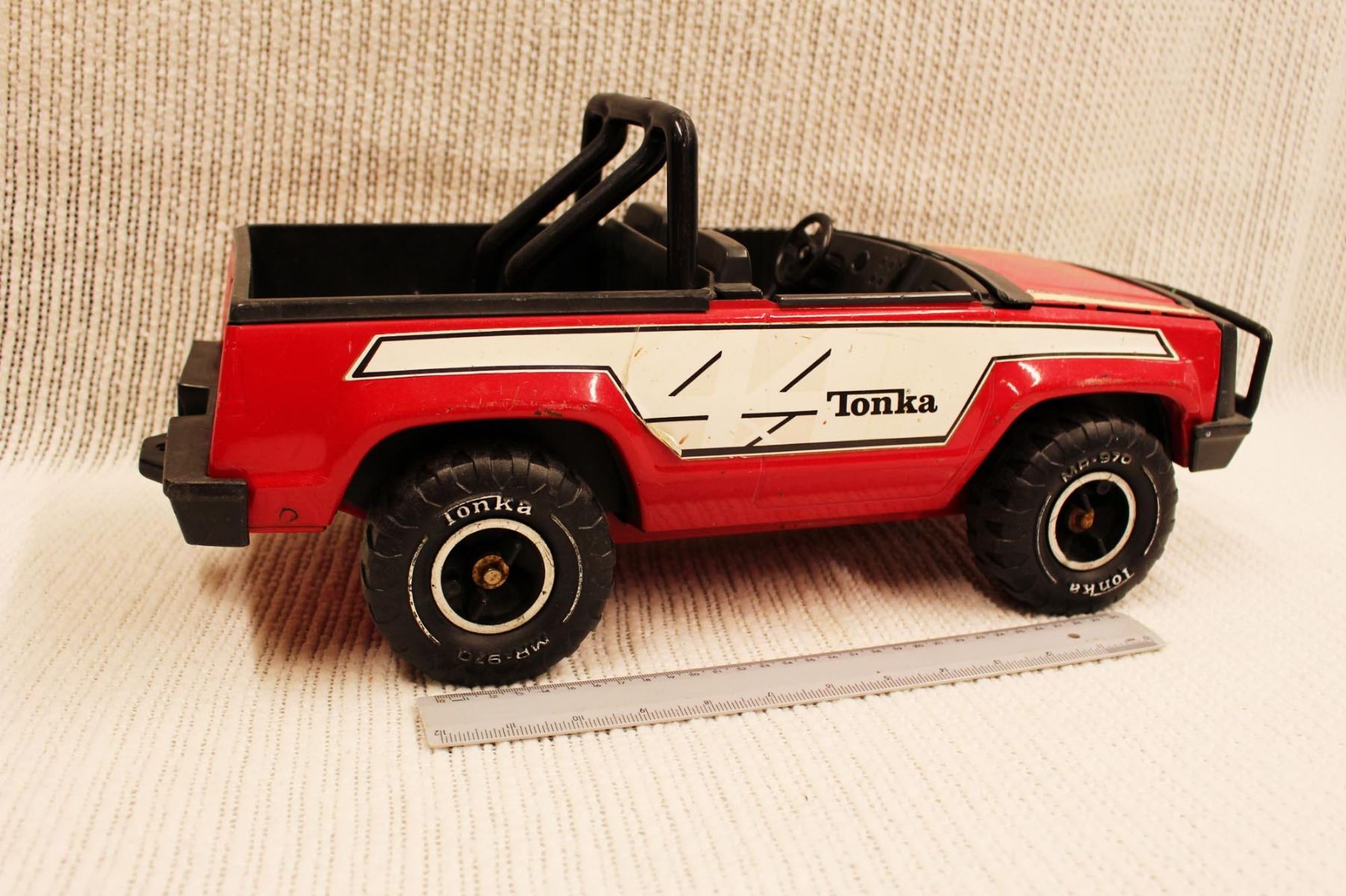 Vintage Metal Tonka SUV