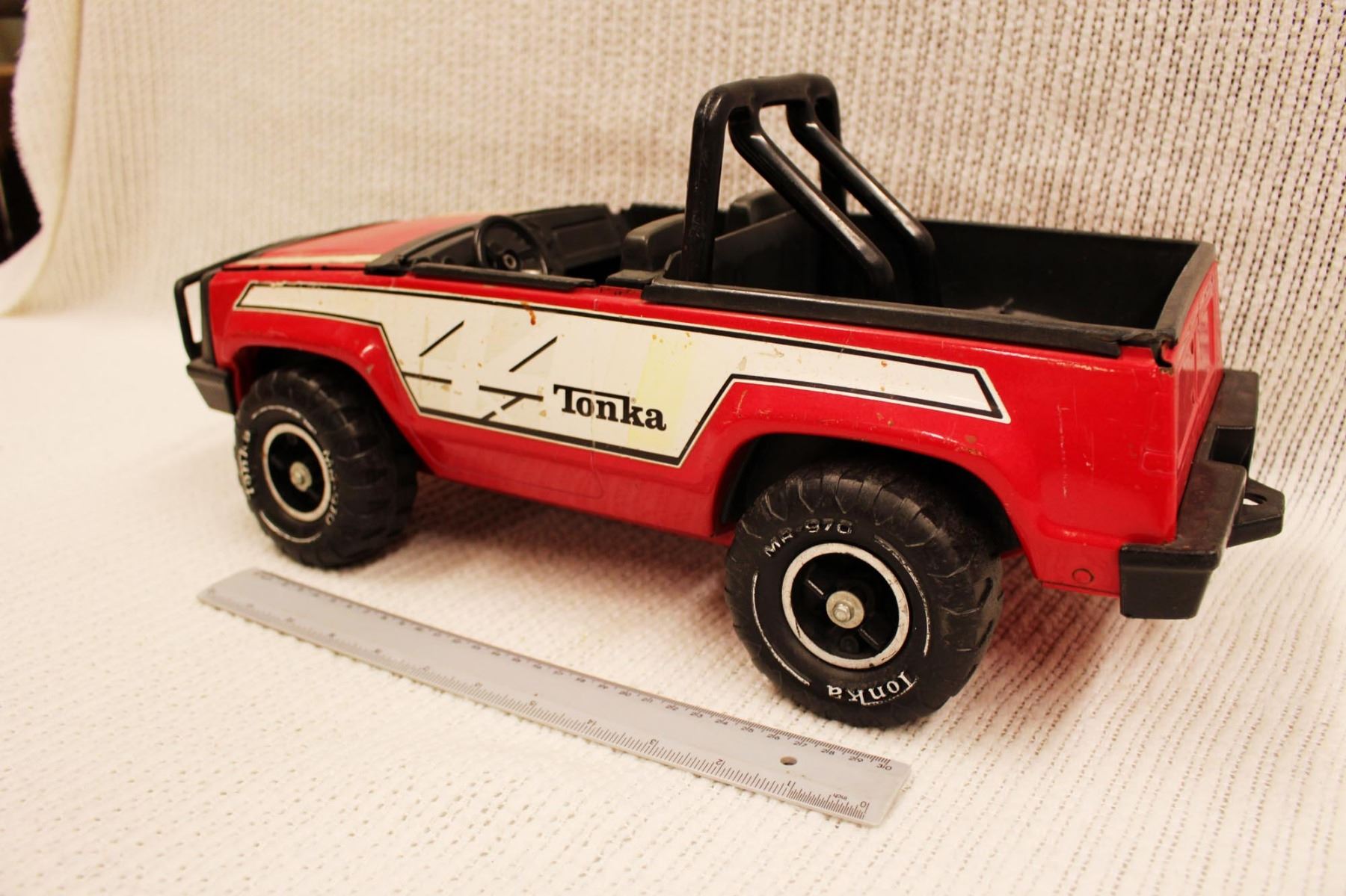 Vintage Metal Tonka SUV