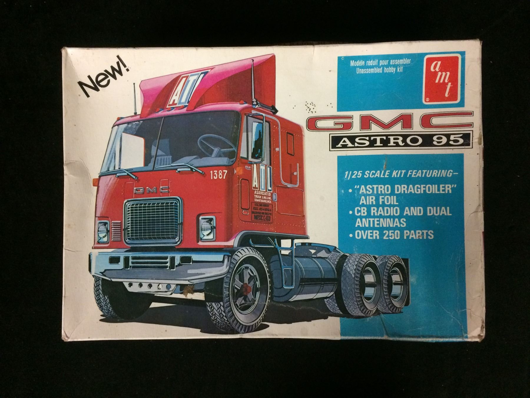 AMT 1:25 SCALE KIT GMC ASTRO 95
