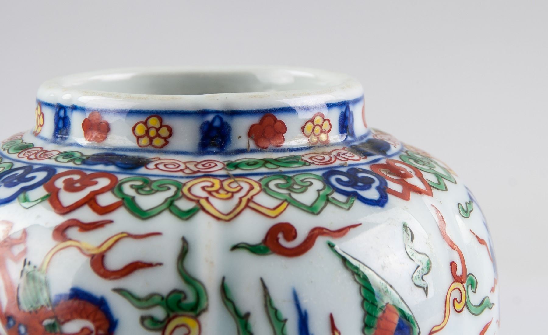 Chinese Wucai Porcelain Dragon & Phoenix Jar Wanli