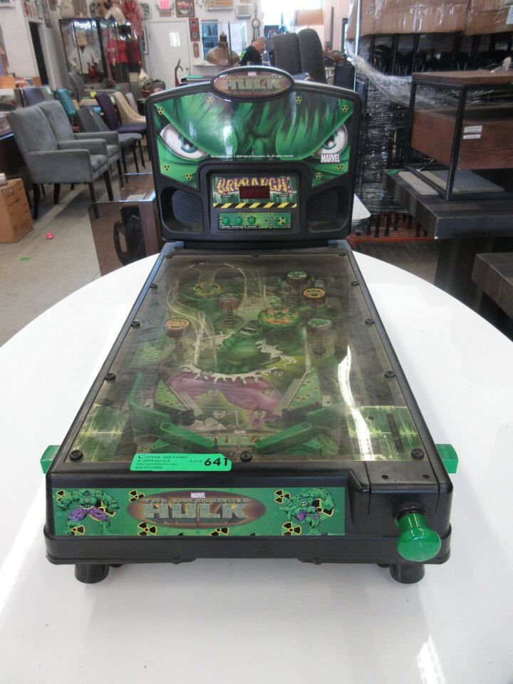 Table Top Incredible Hulk Pinball Machine