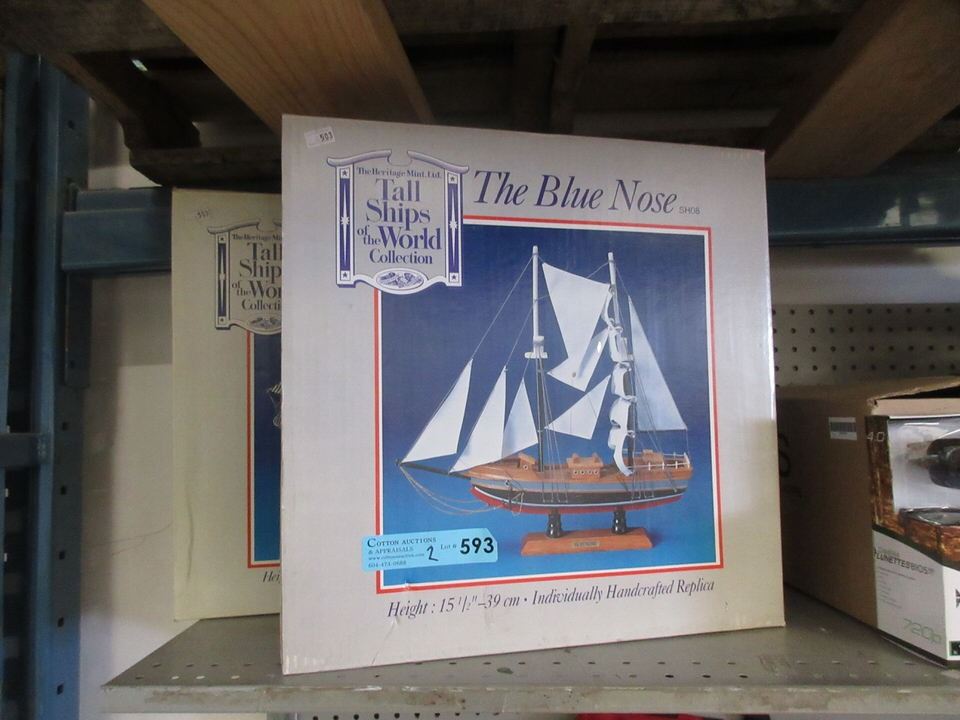 2 "Tall Ships" Model Kits - Bluenose & HMS Victory