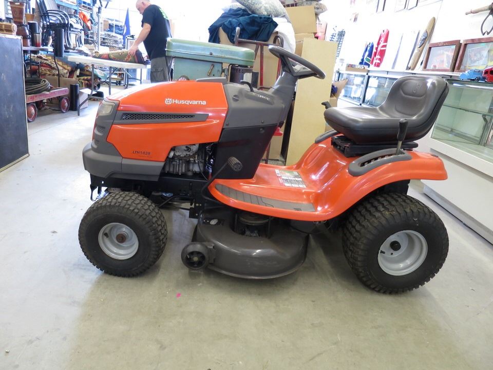 Husqvarna Ride on Lawn Mower LTH1438