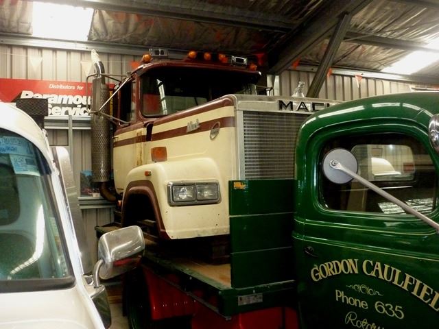 MACK SUPERLINER CAB, ORIGINAL CONDITION