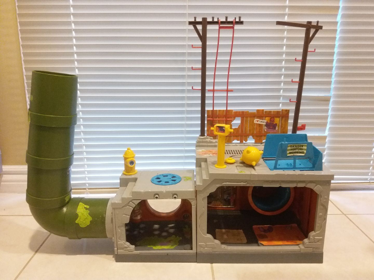 VINTAGE 1989 NINJA TURTLES SEWER LAIR