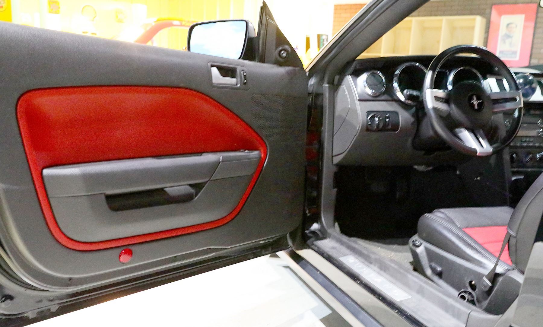 Knight Rider (2008) "KITT" 2008 Ford Mustang