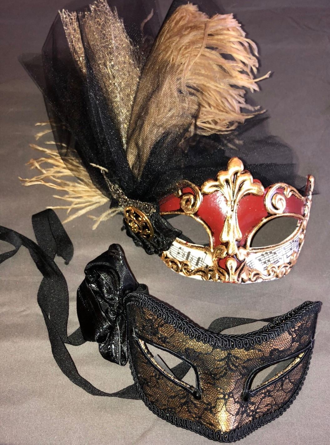 Fifty Shades Darker (2017) - Dakota Johnson Bra & Set of 2 Masquerade Masks