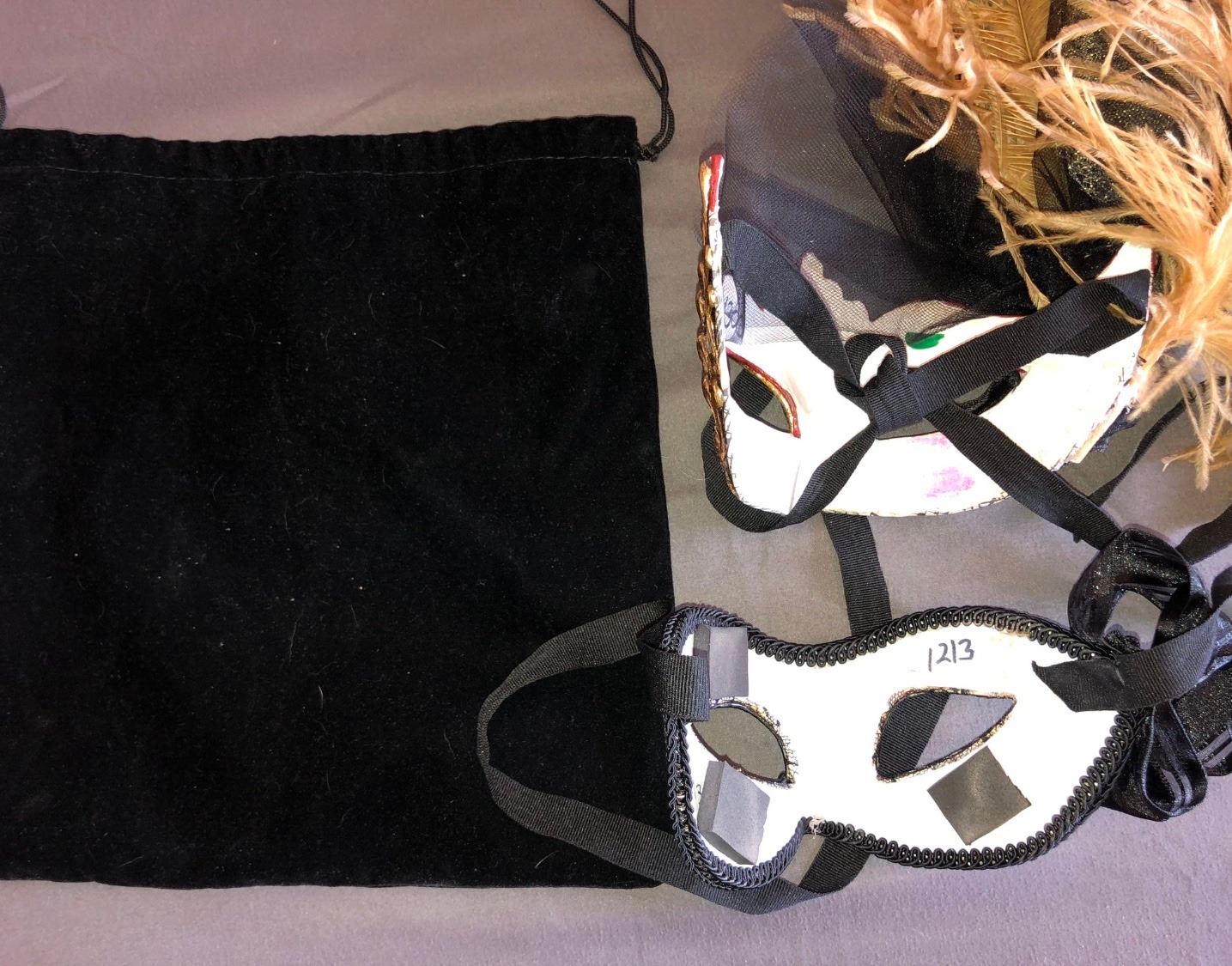 Fifty Shades Darker (2017) - Dakota Johnson Bra & Set of 2 Masquerade Masks