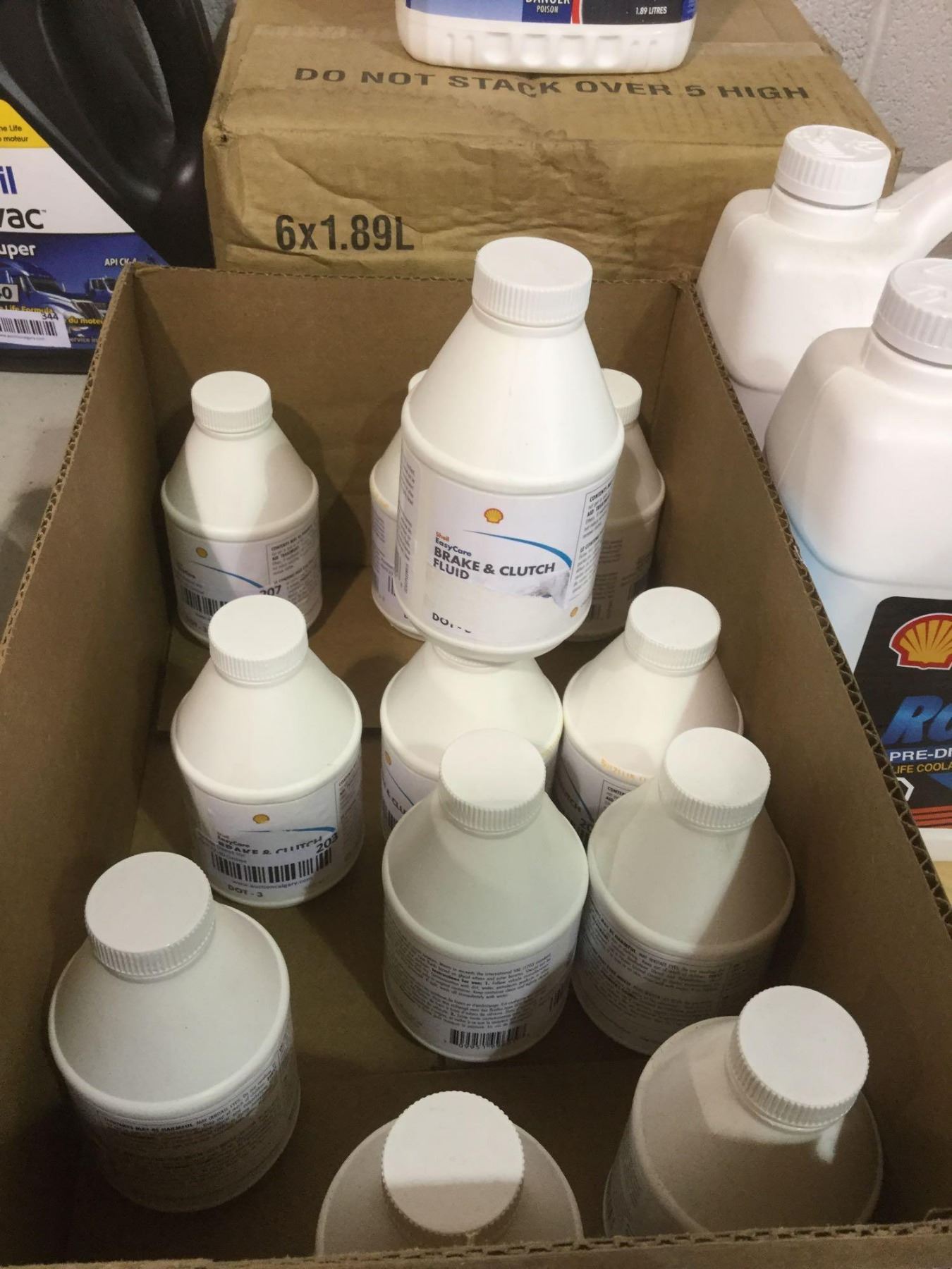 Case of Shell EasyCare Brake Clutch Fluid