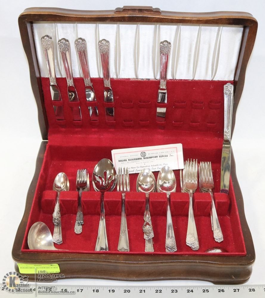 ROGERS BROS. SILVERWARE IN BOX - Kastner Auctions