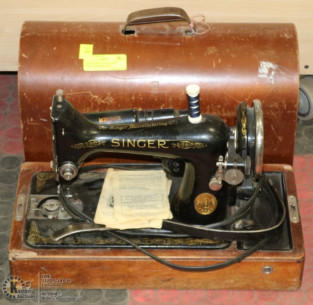 SINGER PORTABLE ELECTRIC SEWING MACHINE WITH