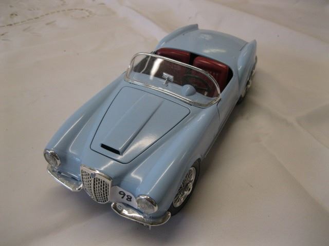 1:18 scale 1955 Lancia Aurelia B24 Spider (Burago)