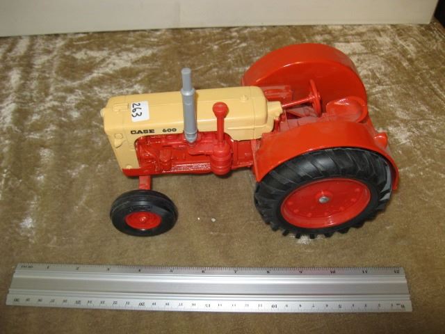 Case 600 Tractor (Ertl)