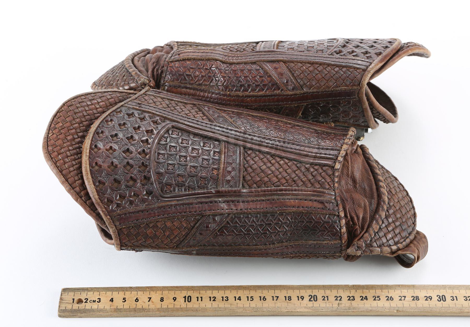 ASSASSIN'S CREED (2016) - Aguilar’s (Michael Fastbender) Stunt Hidden ...