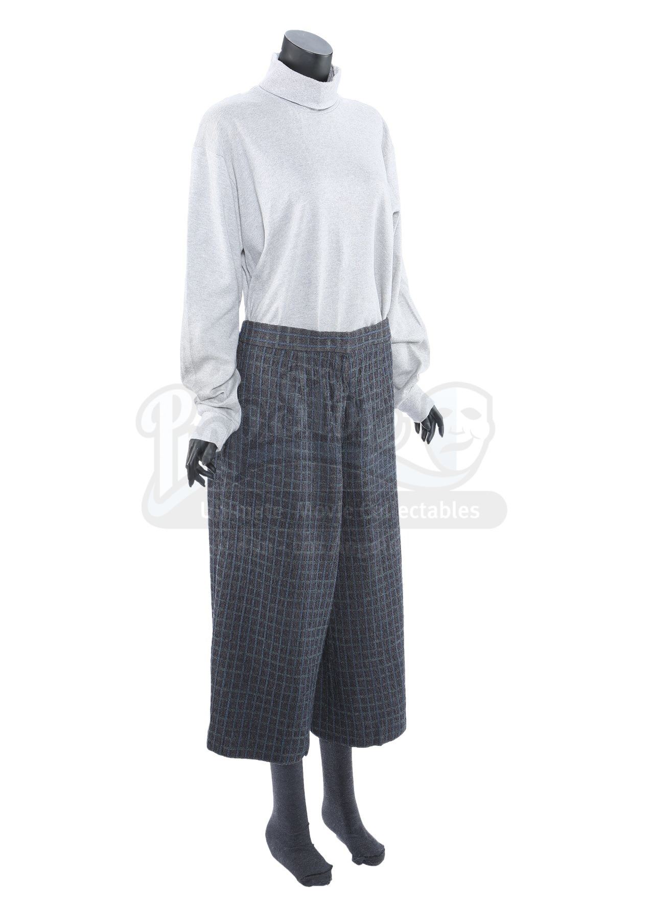 MISERY (1990) - Annie Wilkes' (Kathy Bates) Costume