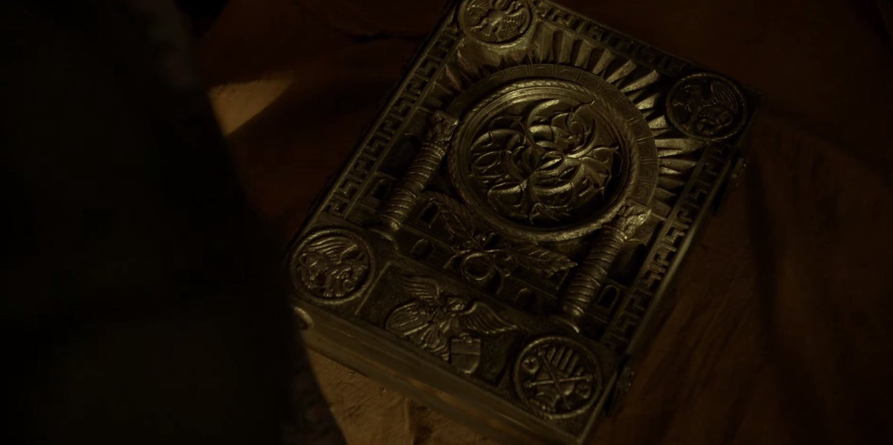 THE STRAIN (TV 2014-2017) - Occido Lumen Stunt Book