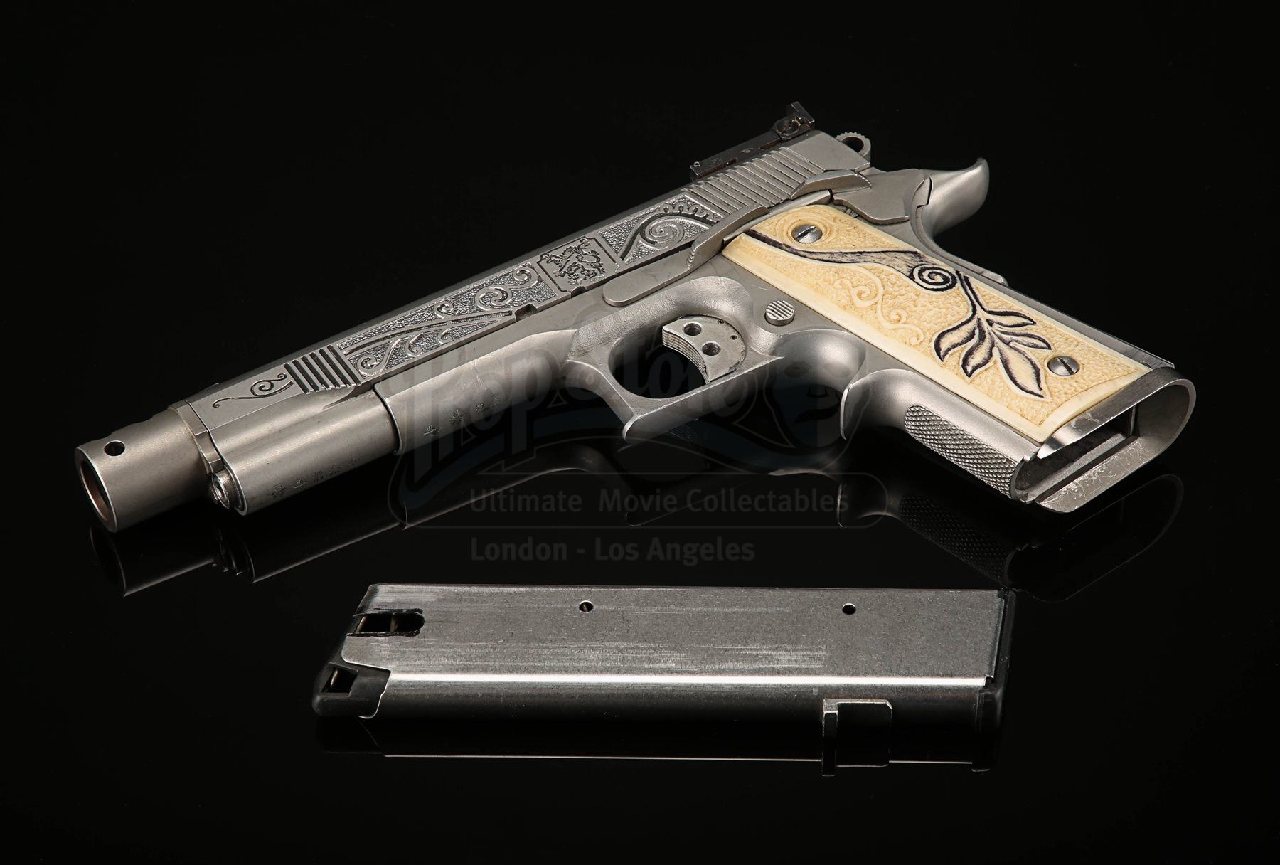 WANTED (2008) - Fox's (Angelina Jolie) Pistol