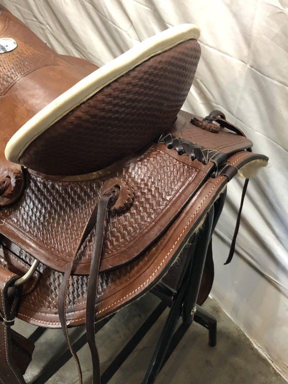 Wade Style 16in Roping Saddle