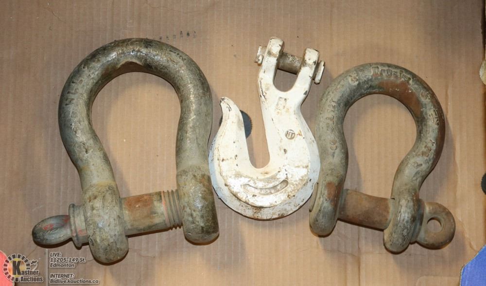 2 HEAVY DUTY SHACKLES AND CHAIN HOOK.