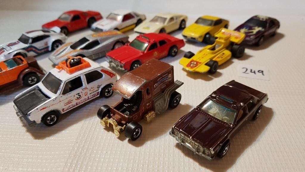 12 HOT WHEELS CARS, ALL FROM 1970s - Schmalz Auctions