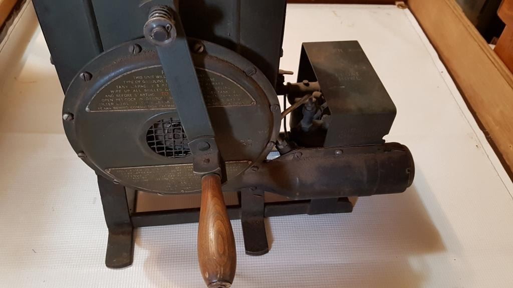 OLD US ARMY CRANK HEATER FOR STARTING MACHINES - Schmalz Auctions