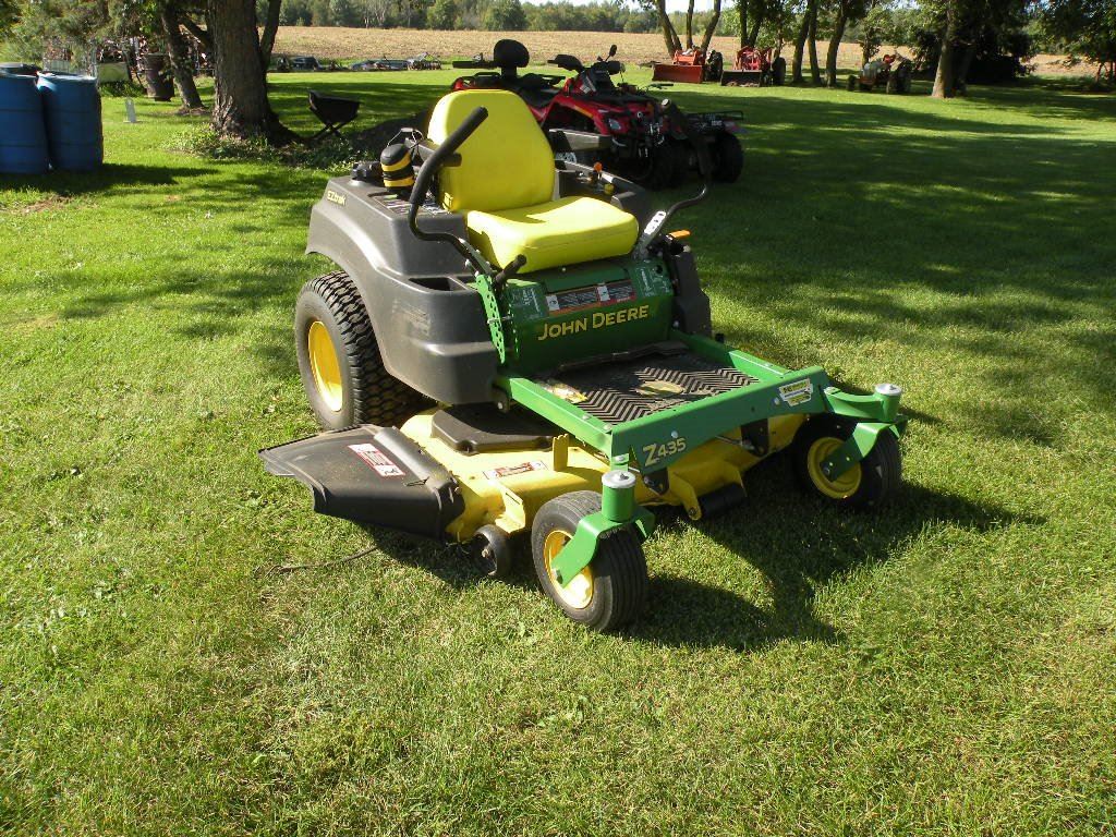 John Deere Z435 Z-Turn mower