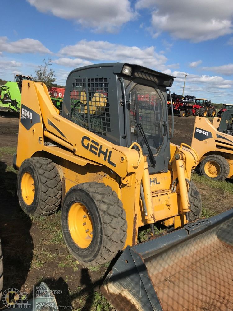 2006 GEHL 6640E SKIDSTEER WITH BUCKET