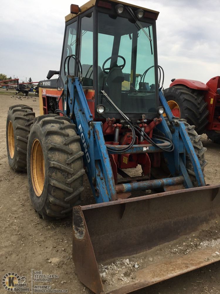 1984 VERSATILE 256 BI-DIRECTIONAL WITH LOADER AND BUCKET