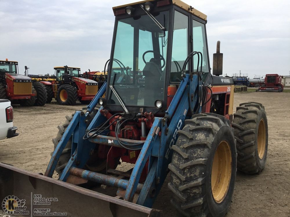 1984 VERSATILE 256 BI-DIRECTIONAL WITH LOADER AND BUCKET