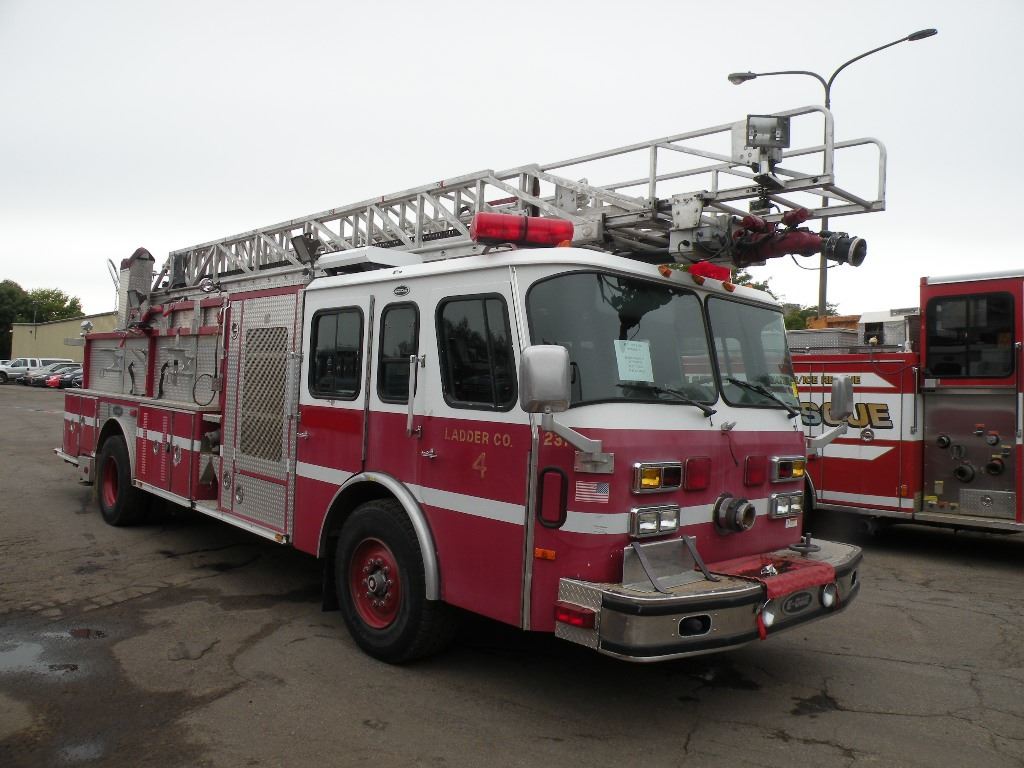 1994 E-One ladder truck SN#-4ENBAAA89R1004300