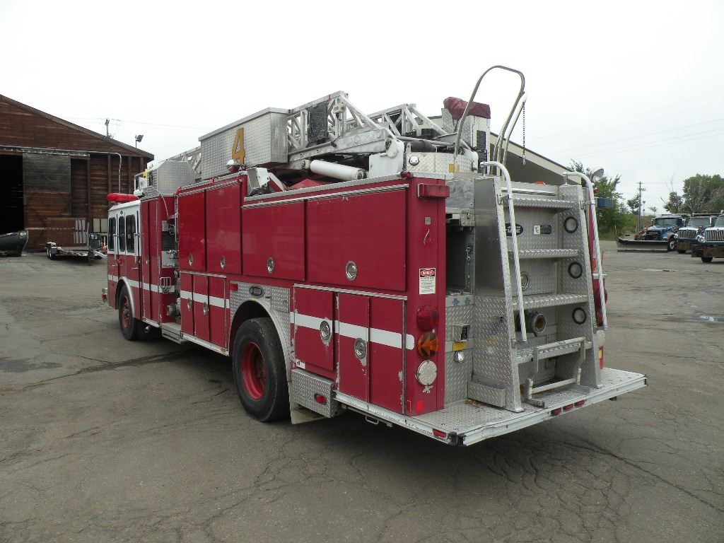 1994 E-One ladder truck SN#-4ENBAAA89R1004300
