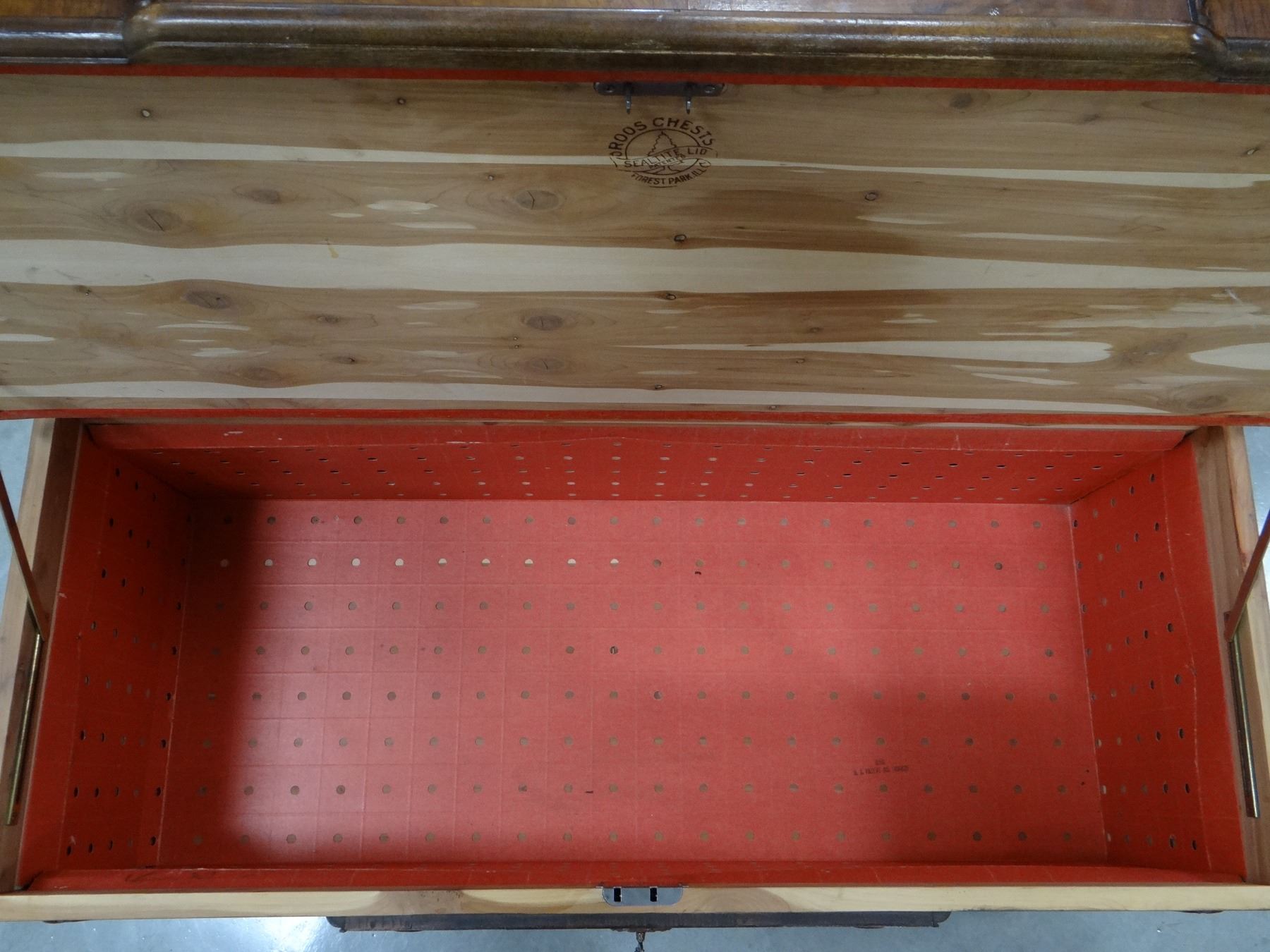 Roos cedar chest, original label, lockable w/ key, 23"h x 45"w x 19"d