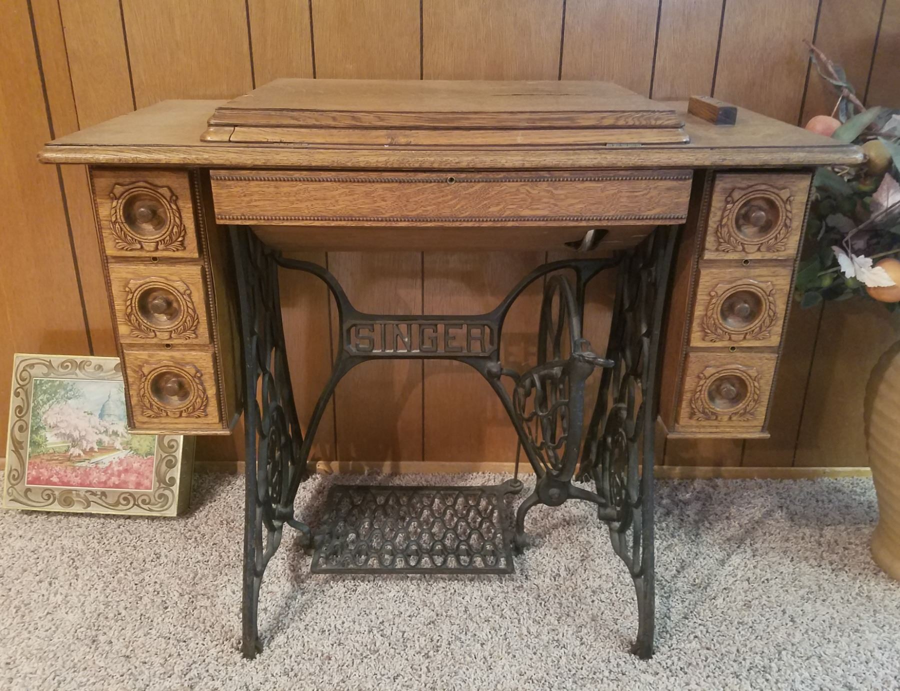Singer sewing machine in oak cabinet, very nice