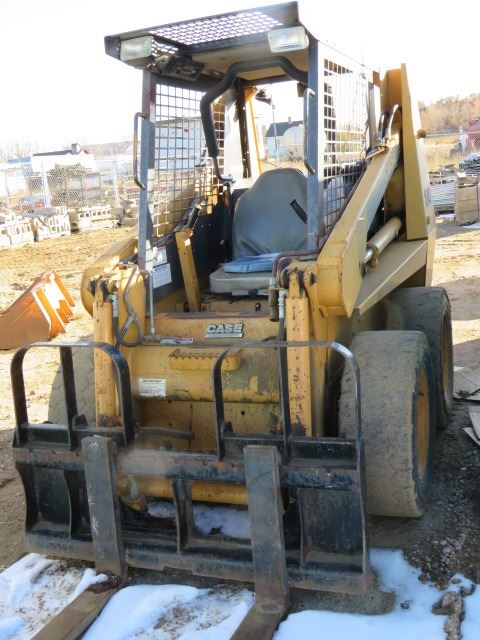 CASE 1840 SKID STEER, DIESEL, C/W 5' TOOTH BUCKET